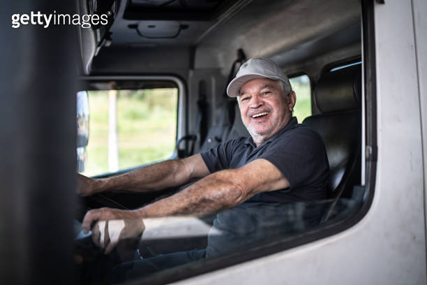 Portrait of a senior male truck driver sitting in cab 이미지 (1224808625 ...