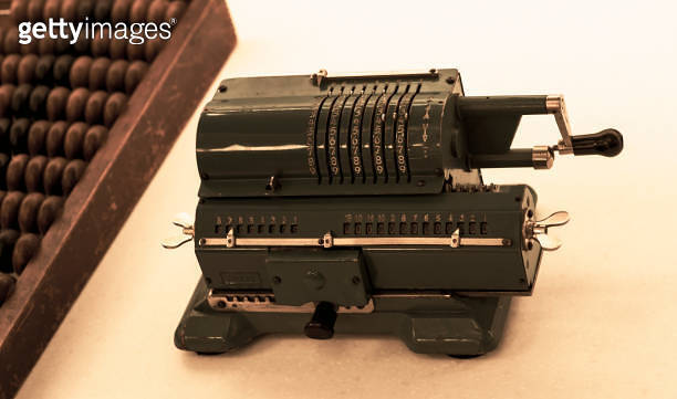 arithmometer, old and retro computer for mathematical calculations 이미지 ...