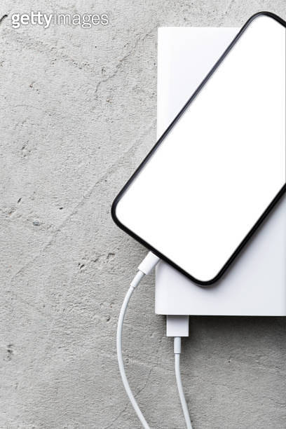 Charging of smart phone from power bank, top view 이미지 (1198444749) - 게티 ...