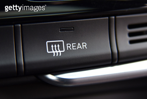 rear windshield heater button on the car 이미지 (1214511132) - 게티이미지뱅크