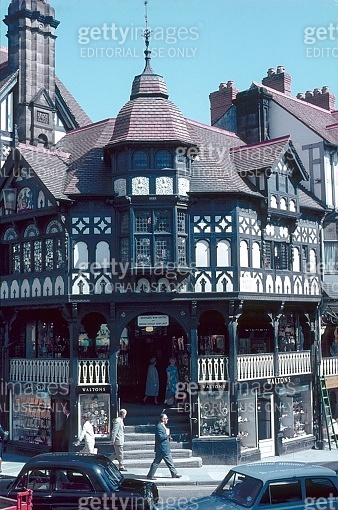The famous corner house on High Street in Chester, England 이미지 ...