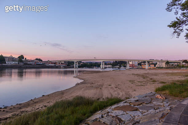 Freixo Bridge and Areinho Beach in Porto (1250491422) - 게티이미지뱅크