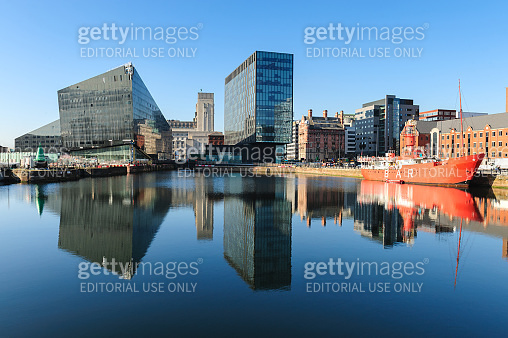 Liverpool Docks Waterfront Reflections, England, UK 이미지 (1224569914 ...