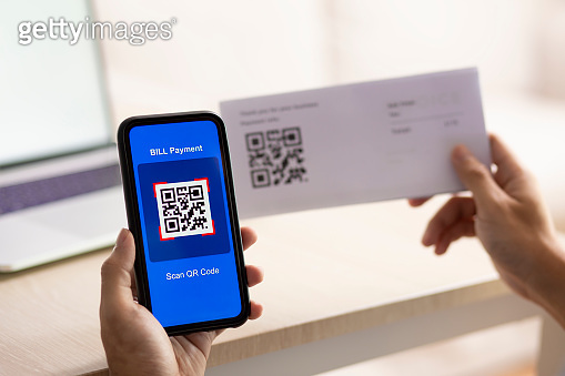 Using Smartphone Scanning QR Code for bill payment option 이미지 ...