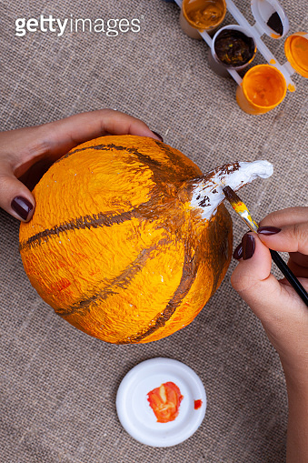 home autumn crafts from papier mache, pumpkin for Halloween, making ...