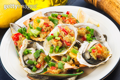 Assorted fresh shellfish-Green Mussels, Oysters, Scallopsbarbecue 이미지 ...