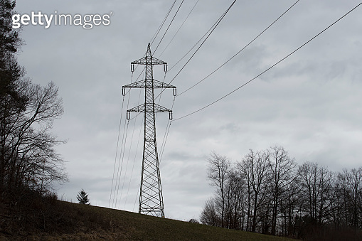 energy supply with a 380 kv power line 이미지 (1290046032) - 게티이미지뱅크