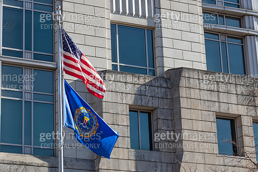 FBI & American Flags at the FBI Washington HQ 이미지 (1262381314) - 게티이미지뱅크