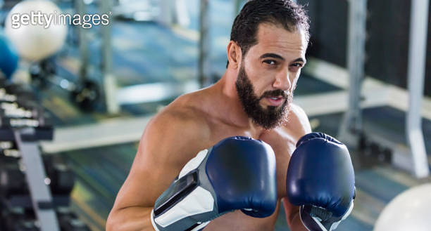 Middle Eastern man, boxing 이미지 (1264596193) - 게티이미지뱅크
