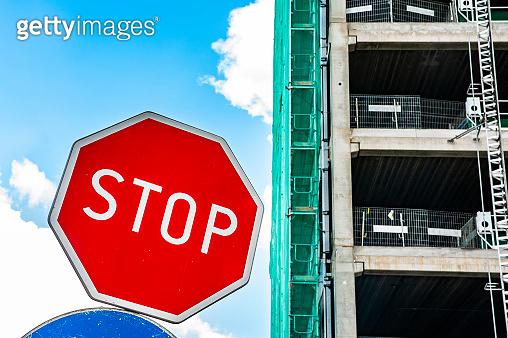 STOP sign in front of the construction site 이미지 (1224639051) - 게티이미지뱅크