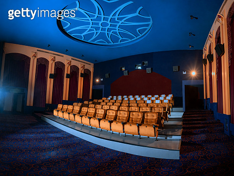 Large cinema theater with empty chair movie seats. (1210456454) - 게티이미지뱅크