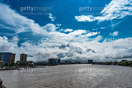 A picture of the Lagos Lagoon from the top of Falomo bridge 이미지 ...