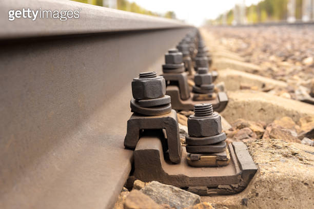 Bolt rail link close-up during repairs 이미지 (1224024854) - 게티이미지뱅크