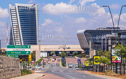 Entrance to Waterfall city in Johannesburg. 이미지 (1213712096) - 게티이미지뱅크