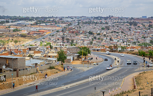 Main road through Alexander township Johannesburg. 이미지 (1206033011 ...