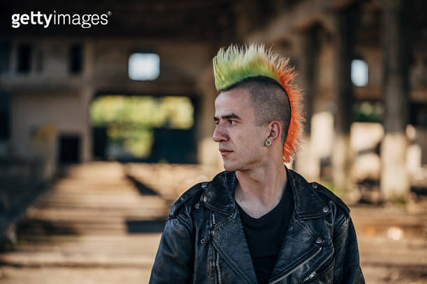 Portrait of one young pank man (1282208103) - 게티이미지뱅크