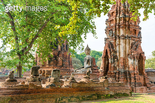 Ruins of old Siam capital Ayutthaya (1235977309) - 게티이미지뱅크