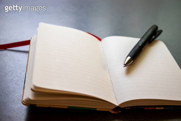 Notebook and ballpoint pen (1262248046) - 게티이미지뱅크