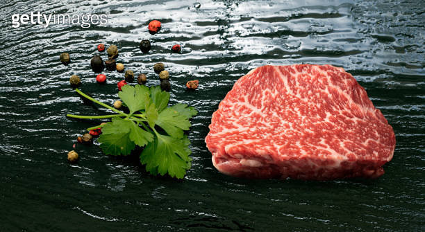 Kobe beef filet marbled meat on black shale 이미지 (1283938566) - 게티이미지뱅크