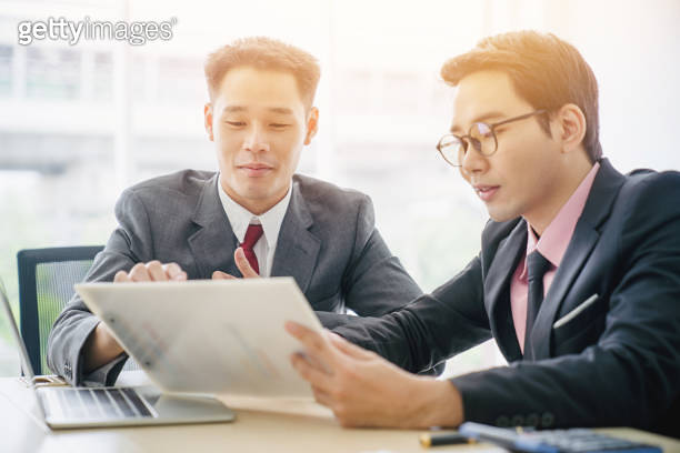 Large group of asian financial advisor business sale team people and ...