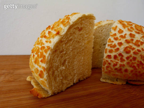 tiger skin bread or tiger loaf close-up detail with bread slice 이미지 ...