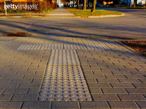 bumpy textured concrete pavement section at end of sidewalk 이미지 ...