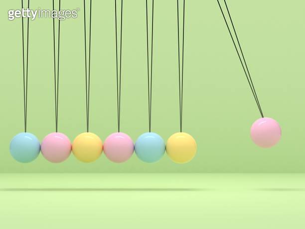 Balancing balls Newton's cradle 이미지 (1250933031) - 게티이미지뱅크