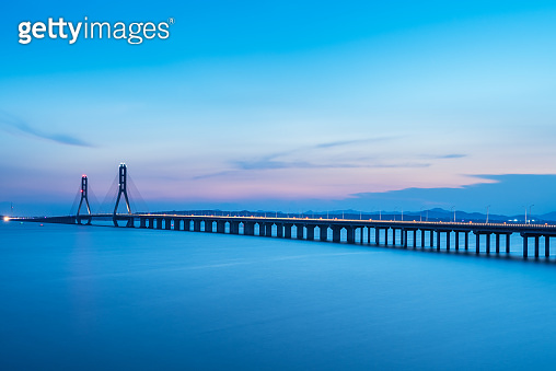 poyang lake second bridge in nightfal (1271688145) - 게티이미지뱅크