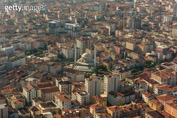 crowded buildings and mosque at coast of pendik istanbul turkey 이미지 ...