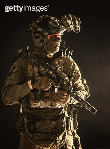Anti-terrorist squad equipped fighter soldier in darkness 이미지 ...
