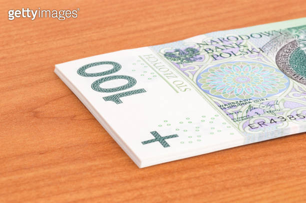 Close-up of part of stack of 100 PLN banknotes. 이미지 (1226458265) - 게티이미지뱅크