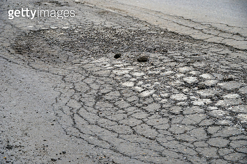 broken asphalt, mesh of cracks 이미지 (1252832350) - 게티이미지뱅크