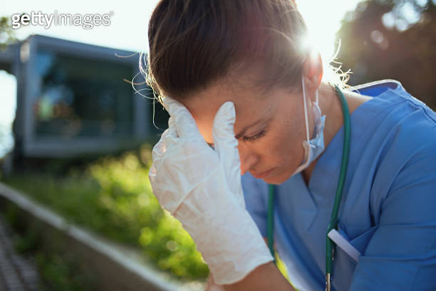 tired modern medical doctor woman sitting outside near clinic 이미지 ...