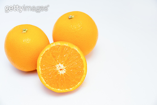 Two whole oranges and half of orange 이미지 (1223154812) - 게티이미지뱅크