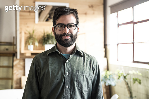 Positive hipster entrepreneur, IT expert, software developer 이미지 ...