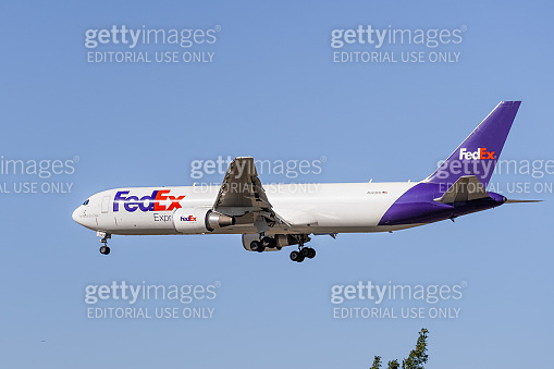 FedEx Express aircraft in mid flight 이미지 (1267582205) - 게티이미지뱅크