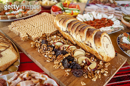 Local sweets freshly baked in Romania and Moldova 이미지 (1215501223) - 게티 ...