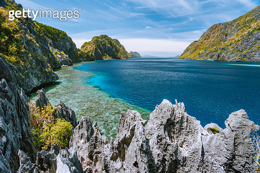 El Nido, Palawan, Philippines. Matinloc island scene of Tapiutan strait ...