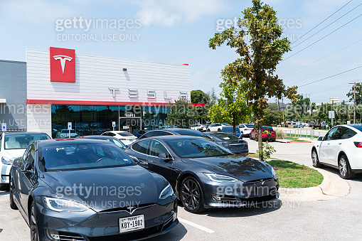 Tesla Motors building in Austin Texas (1272465432) - 게티이미지뱅크