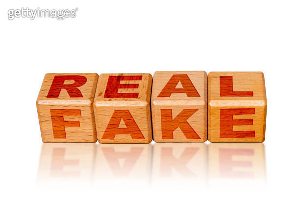 Real or Fake Concept With Wooden Cubes 이미지 (1249095659) - 게티이미지뱅크