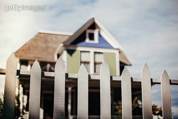 Low angle view of white fence in front detached house (1222841817) - 게티 ...