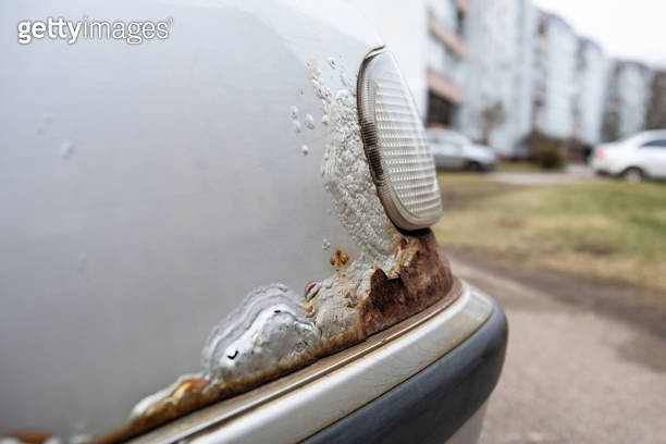 Paint bubbles, cracked paint and rust. White car headlamp 이미지 ...