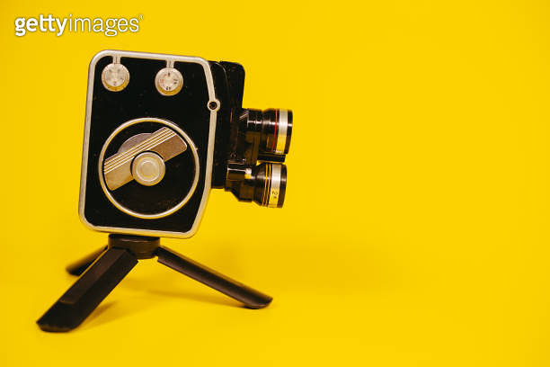 Retro camera. A retro camera stands on a tripod. (1221598690) - 게티이미지뱅크