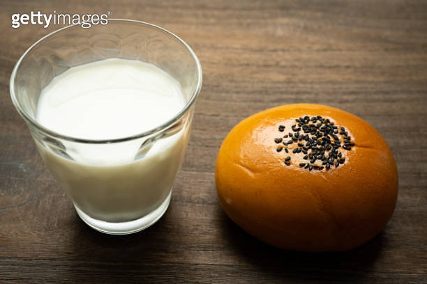 Anpan round bread with azuki red beans and milk (1225322741) - 게티이미지뱅크