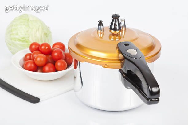 Closed pressure cooker; lid with safety valves 이미지 (1196228528) - 게티이미지뱅크