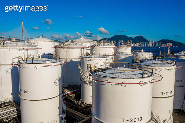 Oil and gas refinery storage tank and Detail of equipment oil pipeline ...