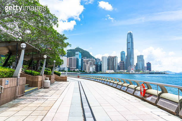 Hong Kong victoria harbour promenade (1255198921) - 게티이미지뱅크