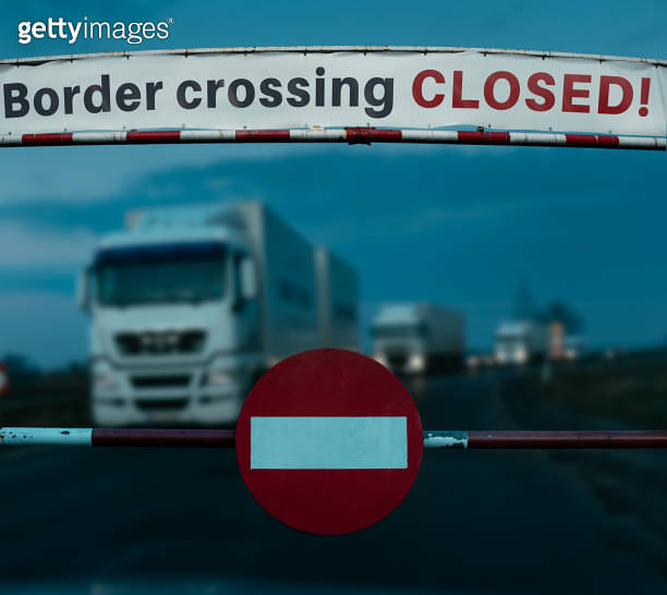 Border crossing closure 이미지 (1213726775) - 게티이미지뱅크