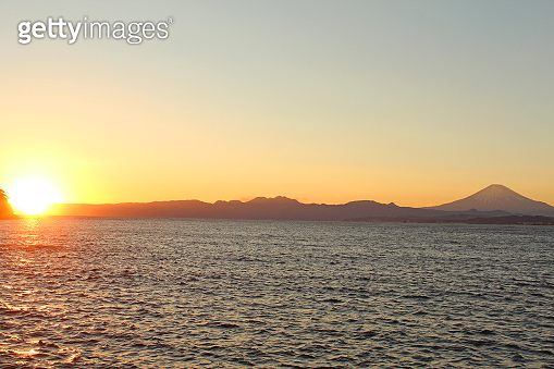 Mt. Fuji seen from Enoshima Island Benten-bashi. 이미지 (1205405221) - 게티이미지뱅크