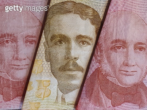 approach to Costa Rican banknotes of different denominations 이미지 ...